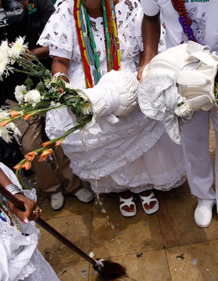 ContextoExato - Festa religiosa marcada por sincretismo, Lavagem do ...